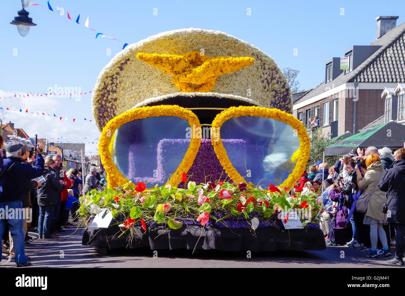 Flower parade float and flower sculptures in the annual Holland flower ...