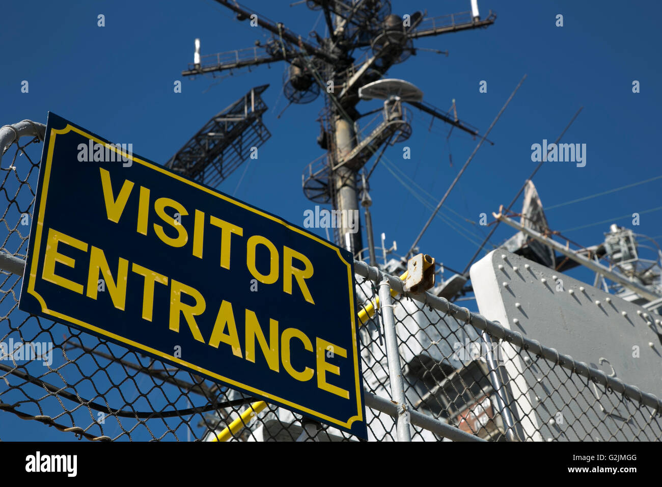 Signage directing Visitor Entrance Stock Photo - Alamy