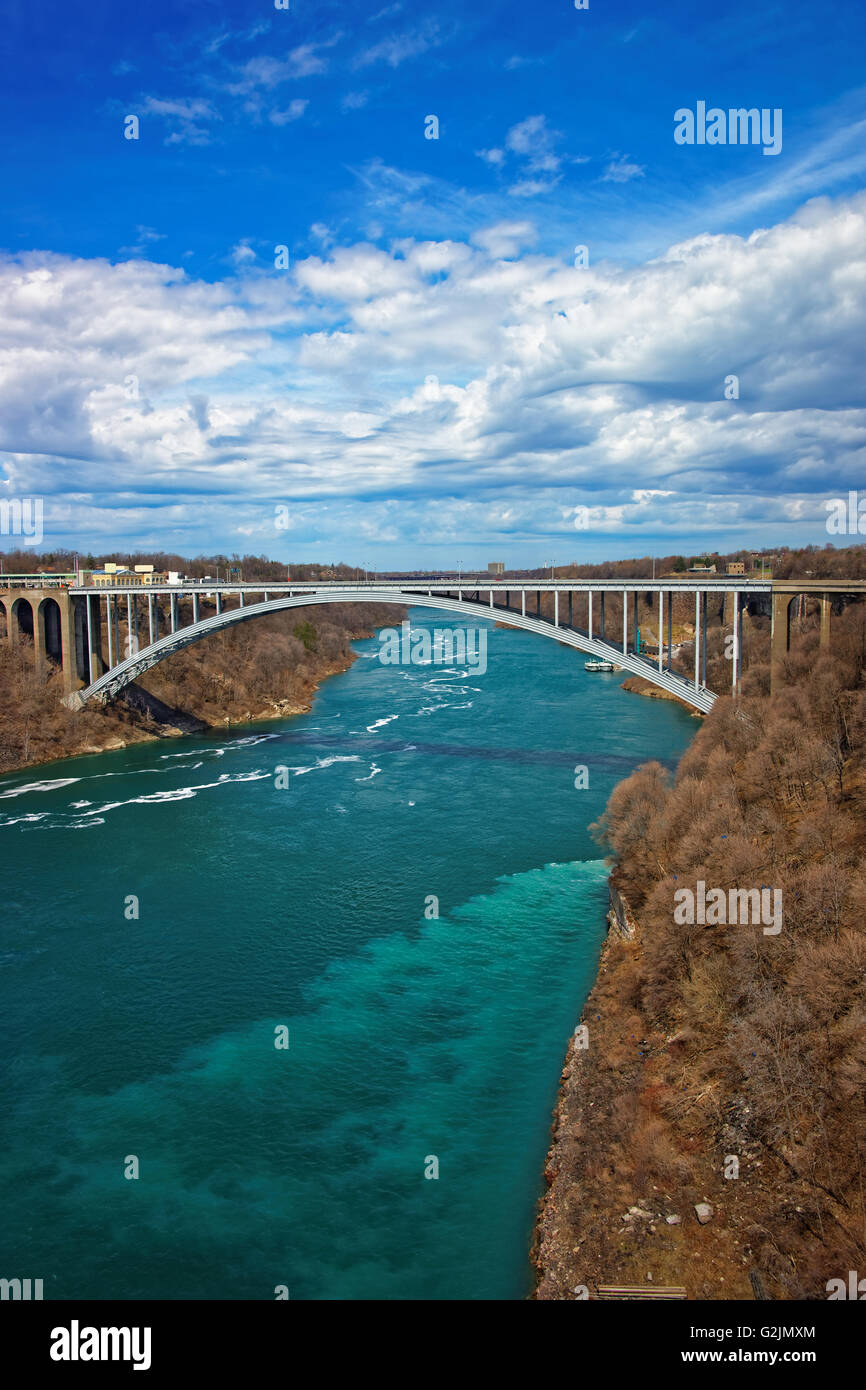 Rainbow Bridge over Niagara River Gorge from American side near Niagara ...