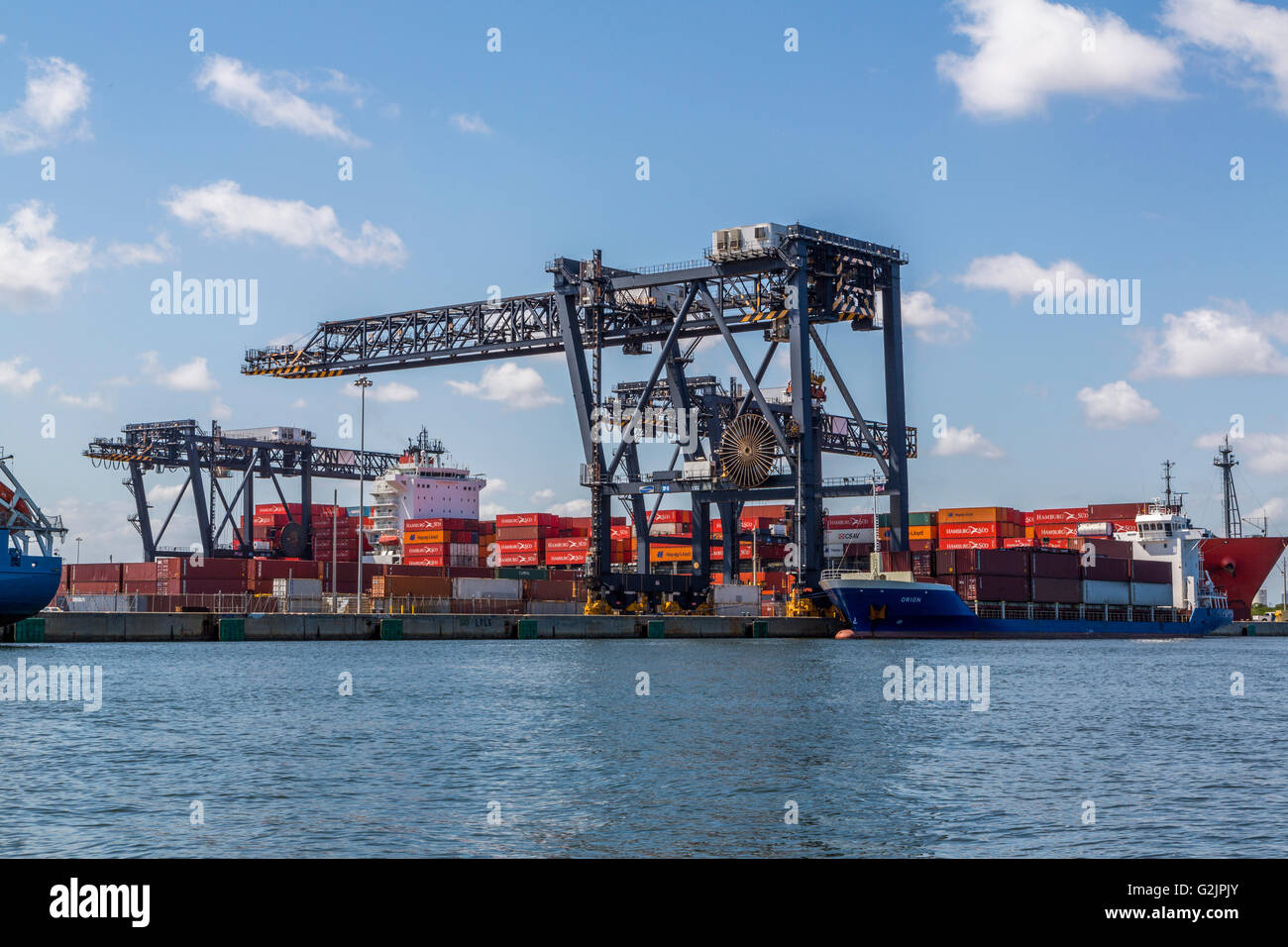 Loading container crane port hi-res stock photography and images - Alamy