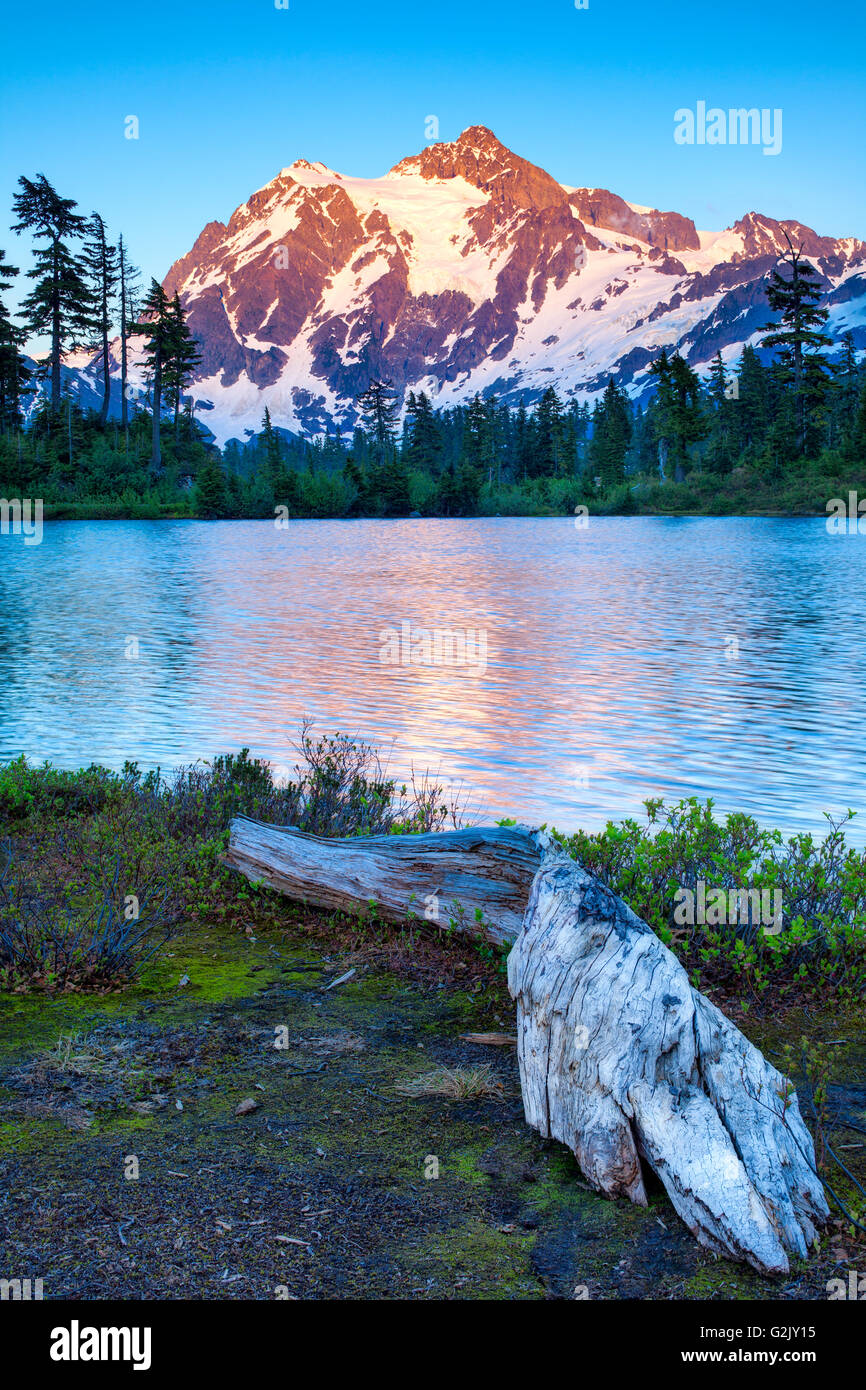 Mount shuksan hi-res stock photography and images - Alamy