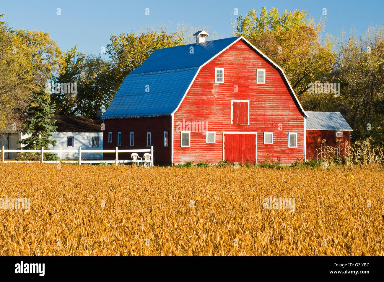 Classic red barn hi-res stock photography and images - Alamy