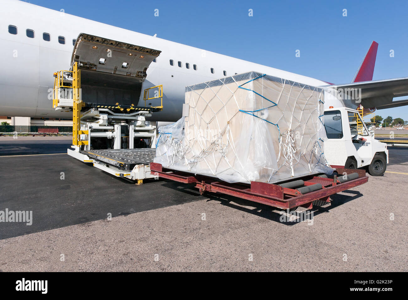 Loading platform of air freight to the aircraft Stock Photo - Alamy