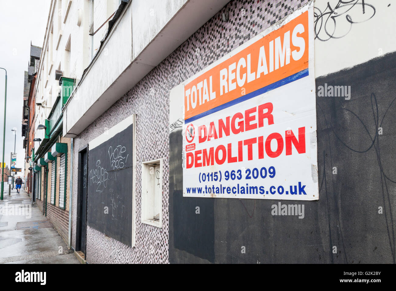 Demolition sign hi-res stock photography and images - Alamy
