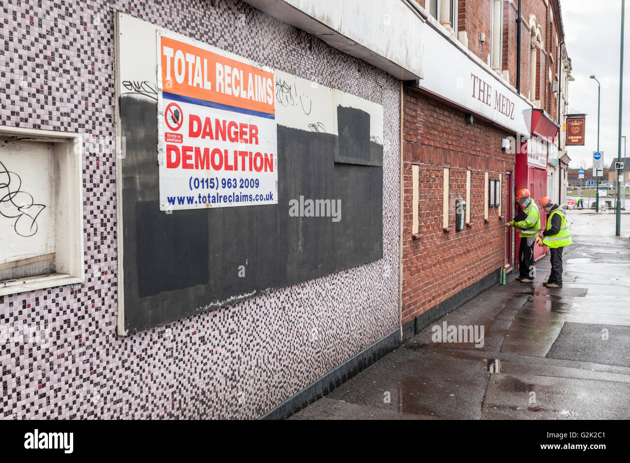 Demolition sign hi-res stock photography and images - Alamy