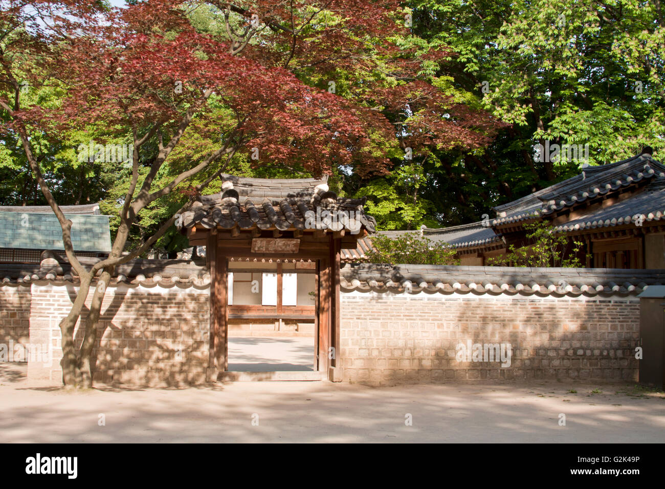 Seoul, South Korea- May 21, 2015: Secret Garden of Changdeokgung Palace ...