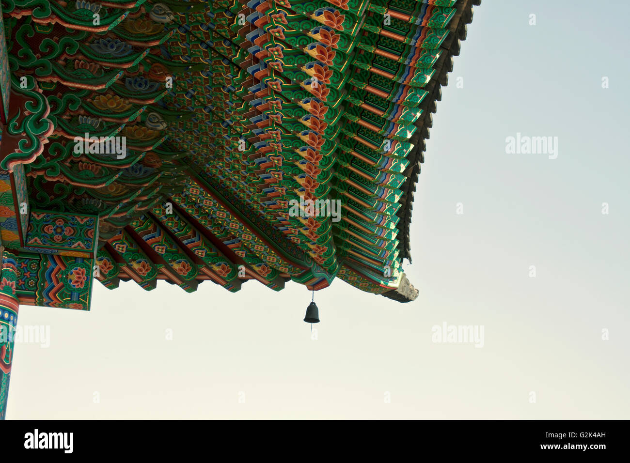 Traditional korean roof construction hi-res stock photography and ...