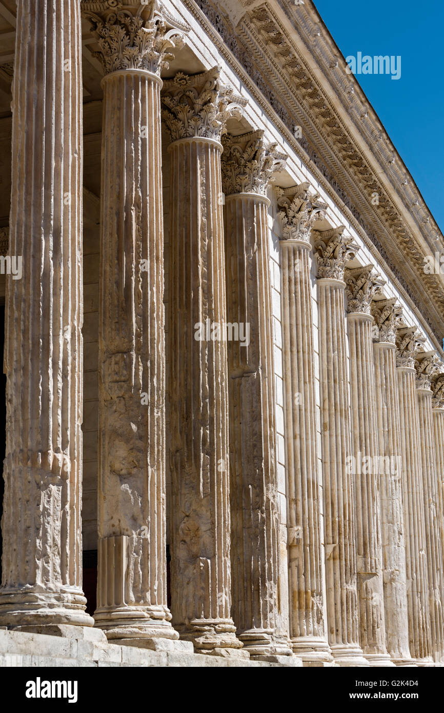 The roman temple Maison Carree, Nimes, Gard,Languedoc Roussillon ...