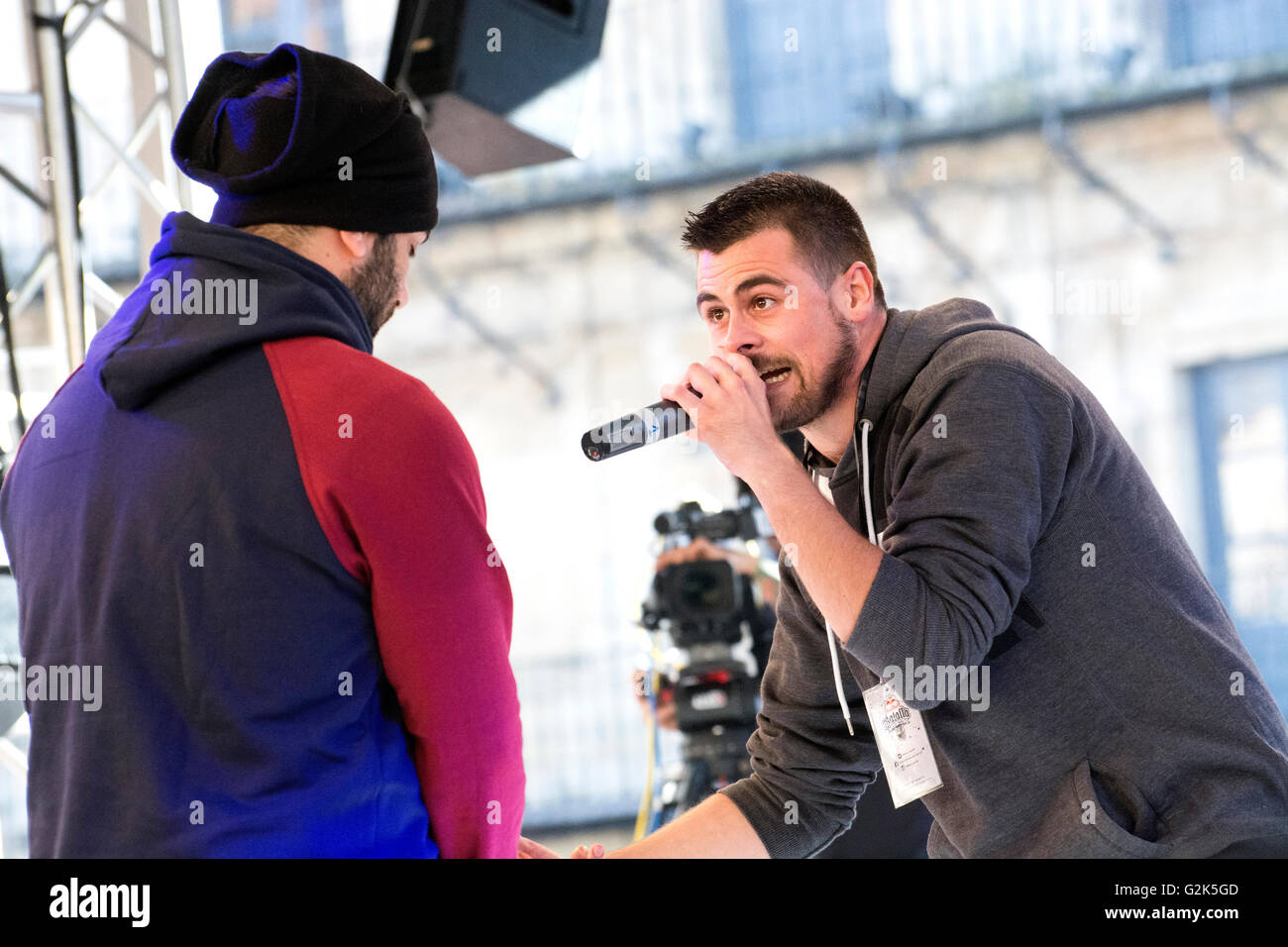 Spanish MC 'Jonko' sings at freestyle battle 'RedBull Batalla de Los ...