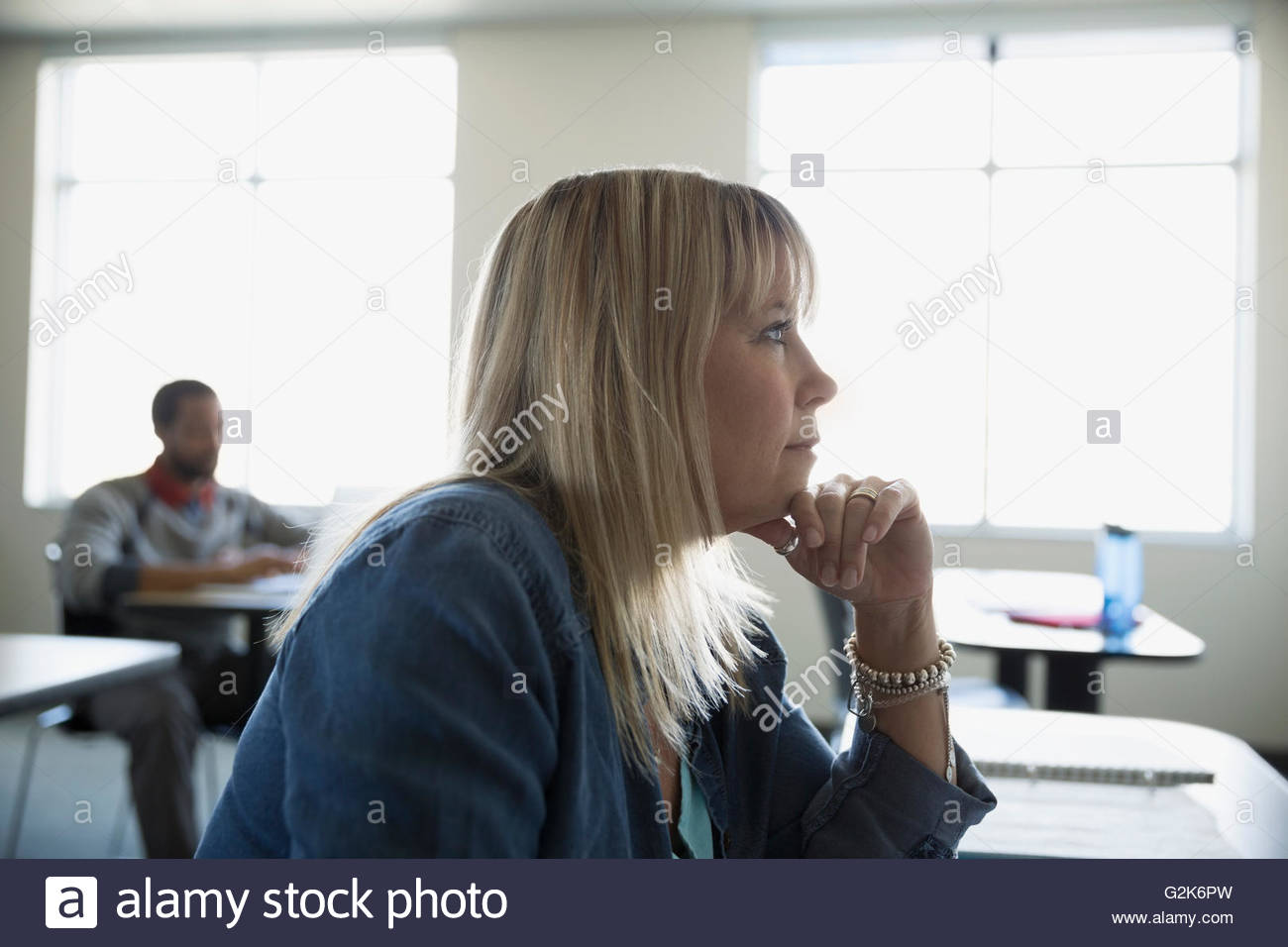 Attentive student listening hi-res stock photography and images - Alamy