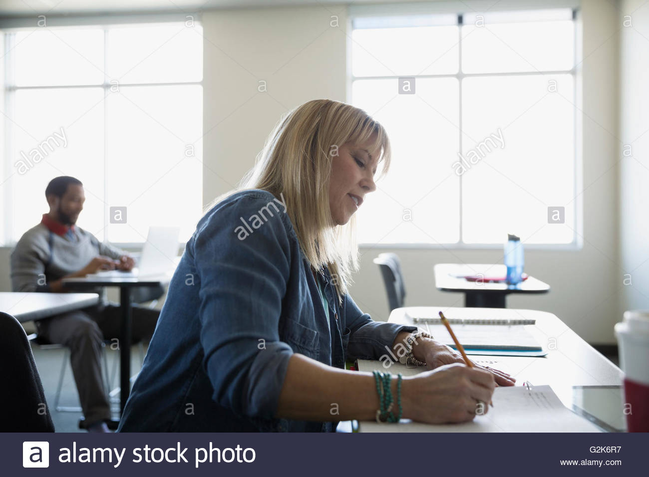 Adult taking notes hi-res stock photography and images - Alamy