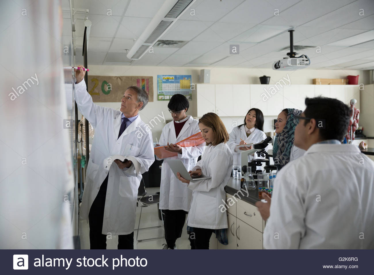 Whiteboard in science class hi-res stock photography and images - Alamy