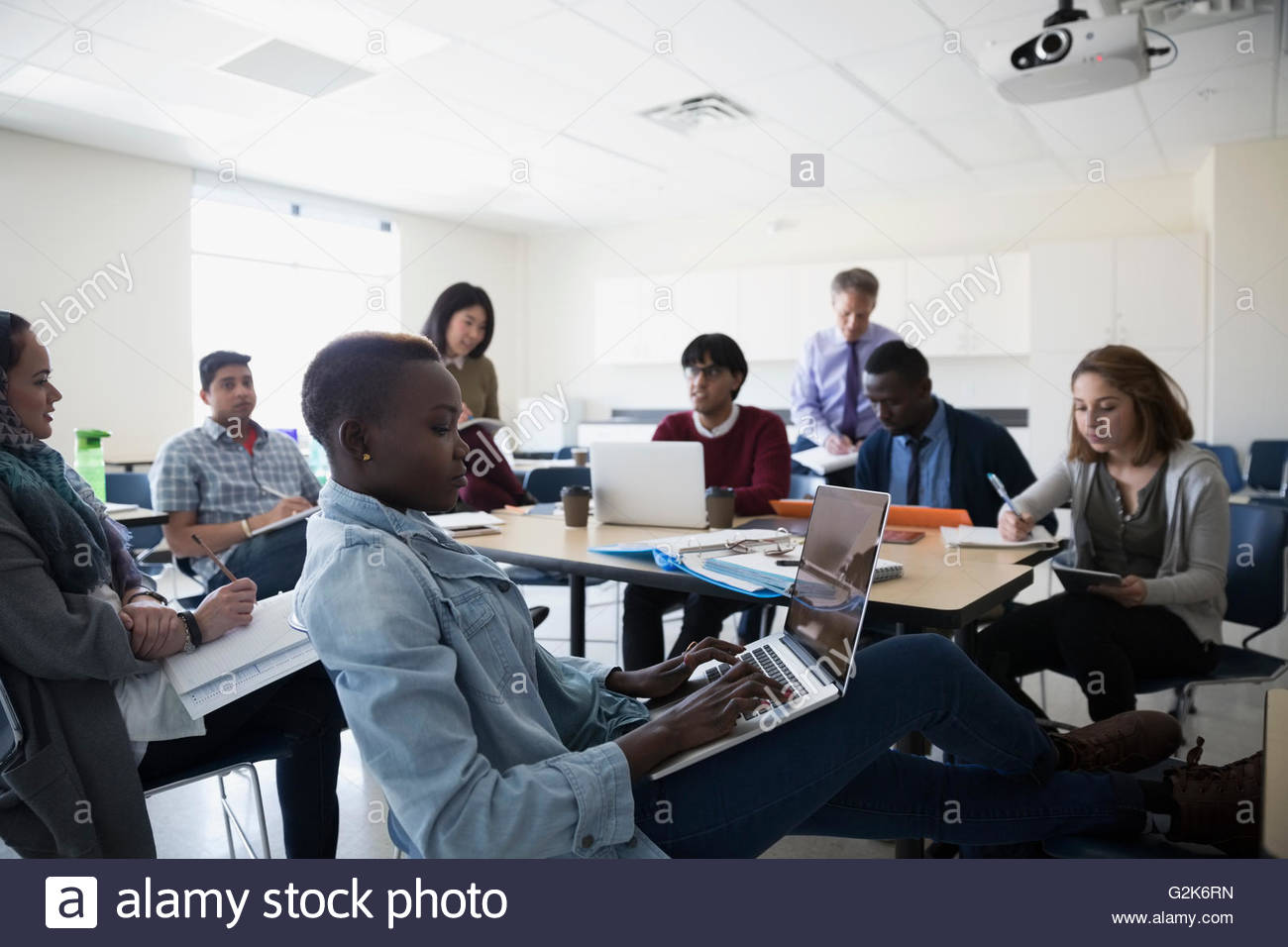 Taking notes in class hi-res stock photography and images - Alamy