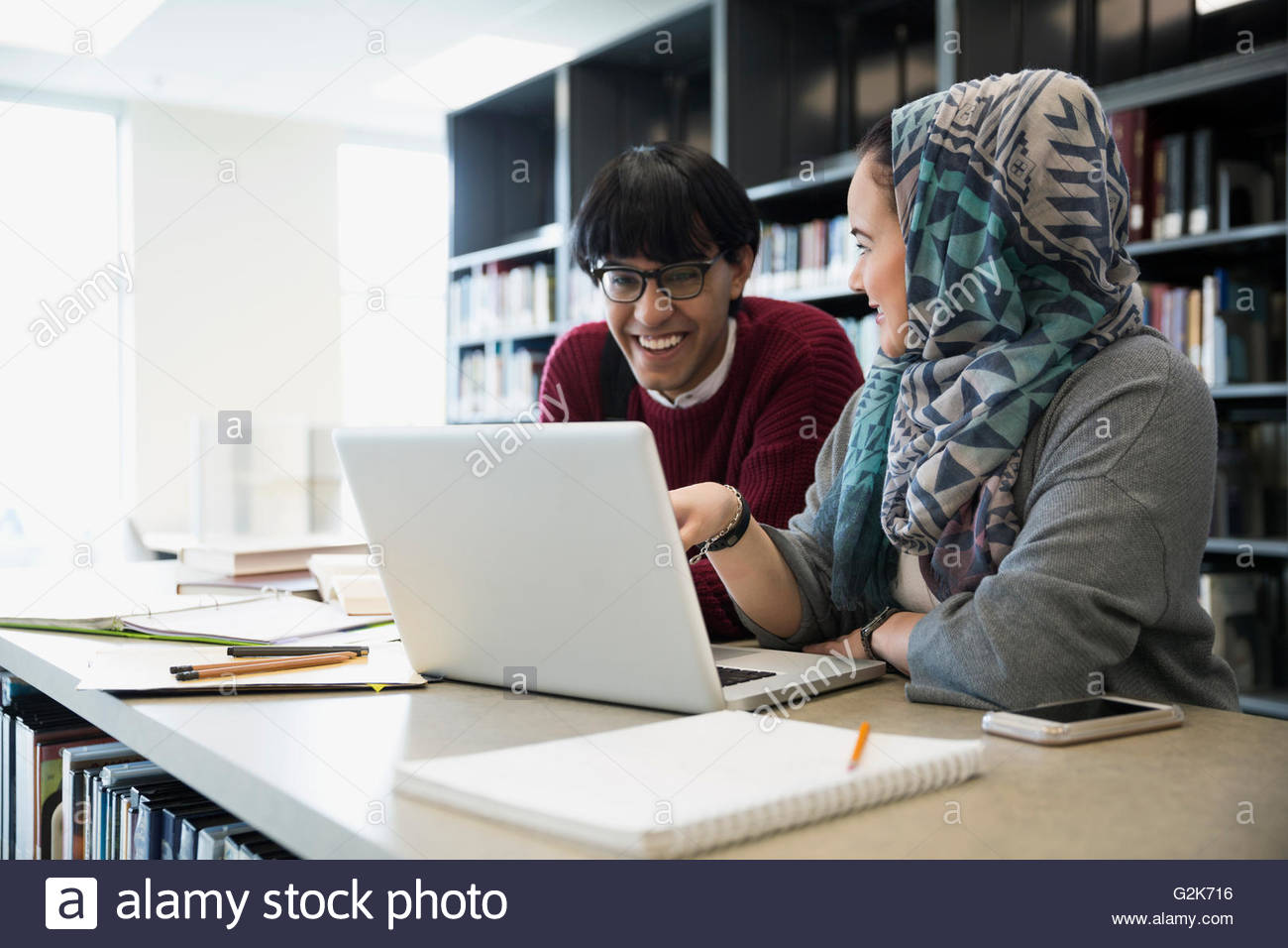 Students traditional library university hi-res stock photography and ...