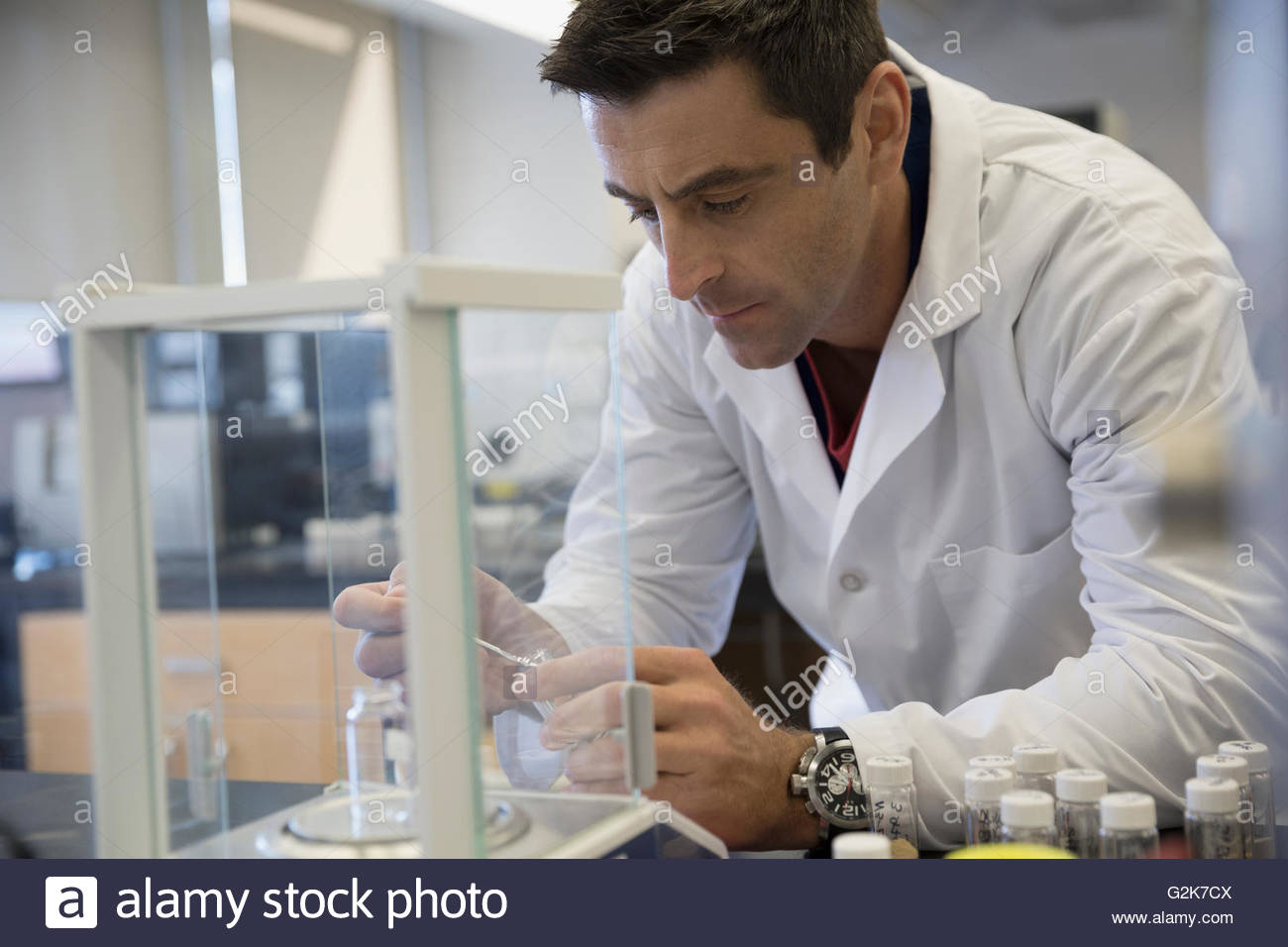 Laboratory scale hi-res stock photography and images - Alamy