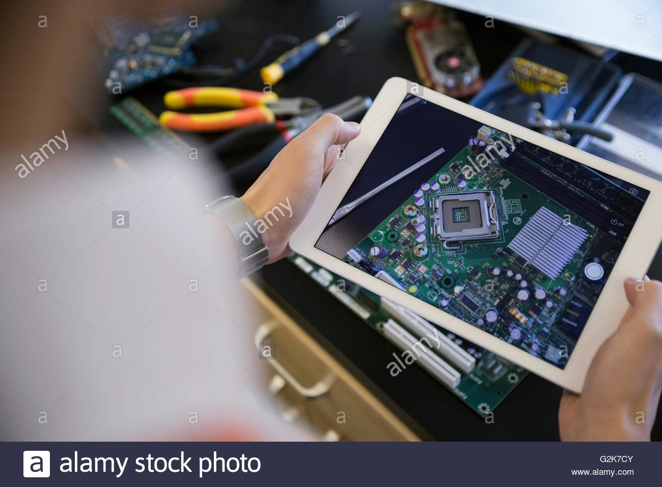Computer assembly plant hi-res stock photography and images - Alamy