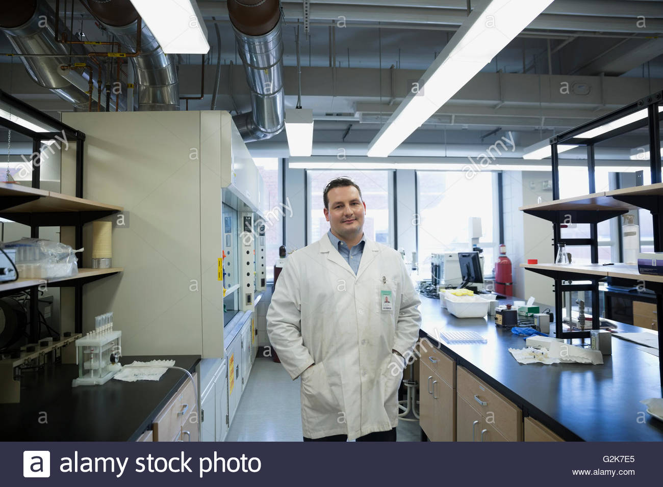 One man scientist in lab hi-res stock photography and images - Alamy