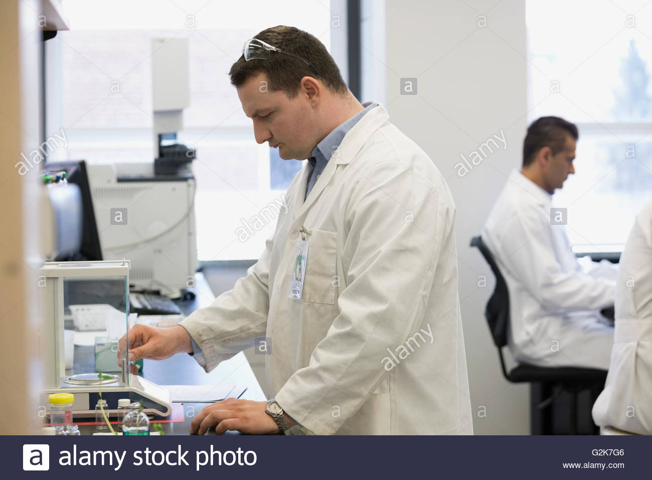 Laboratory scale hi-res stock photography and images - Alamy