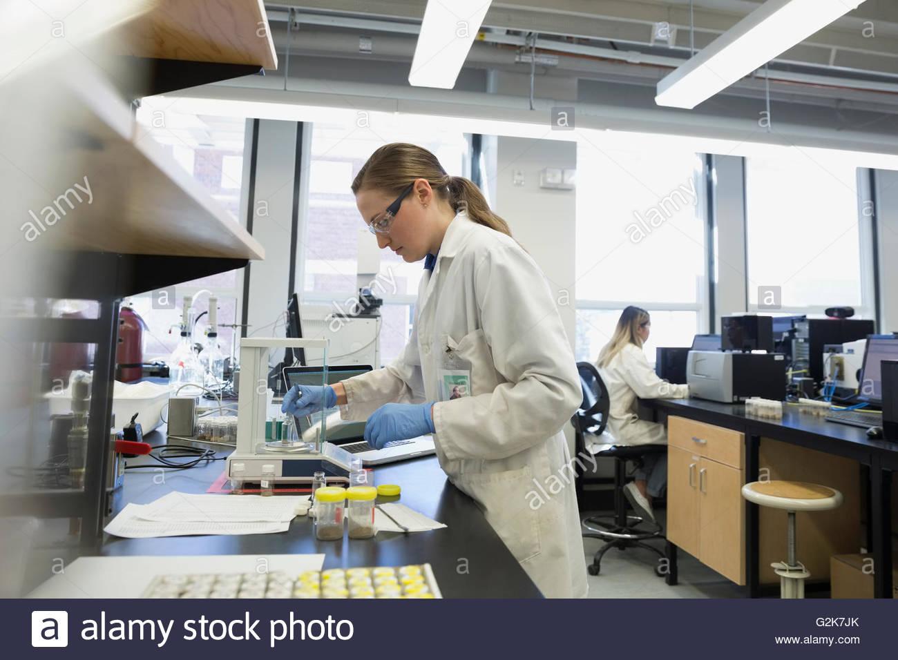 Scientist using equipment hi-res stock photography and images - Alamy