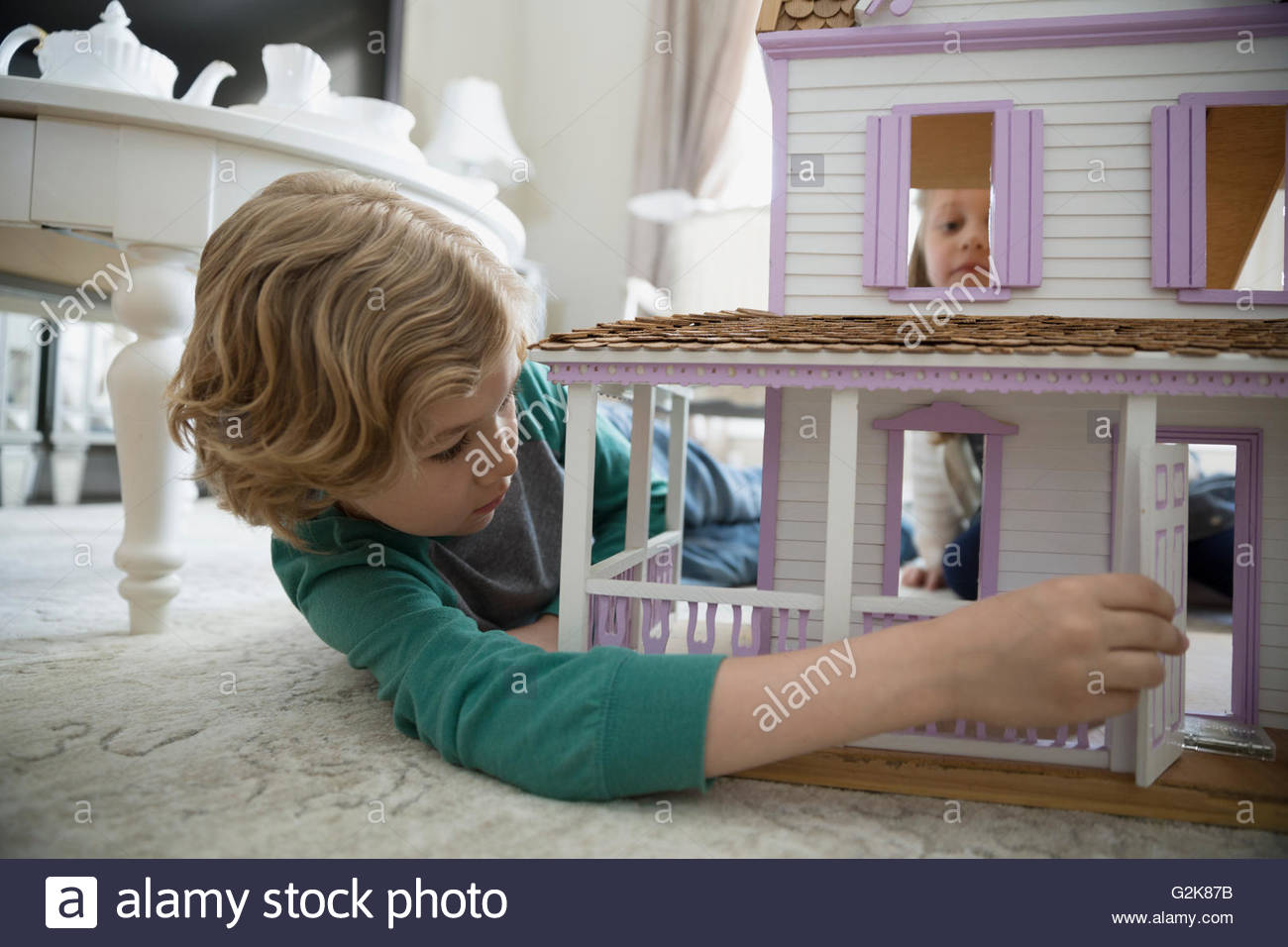 Dollhouse hi-res stock photography and images - Alamy