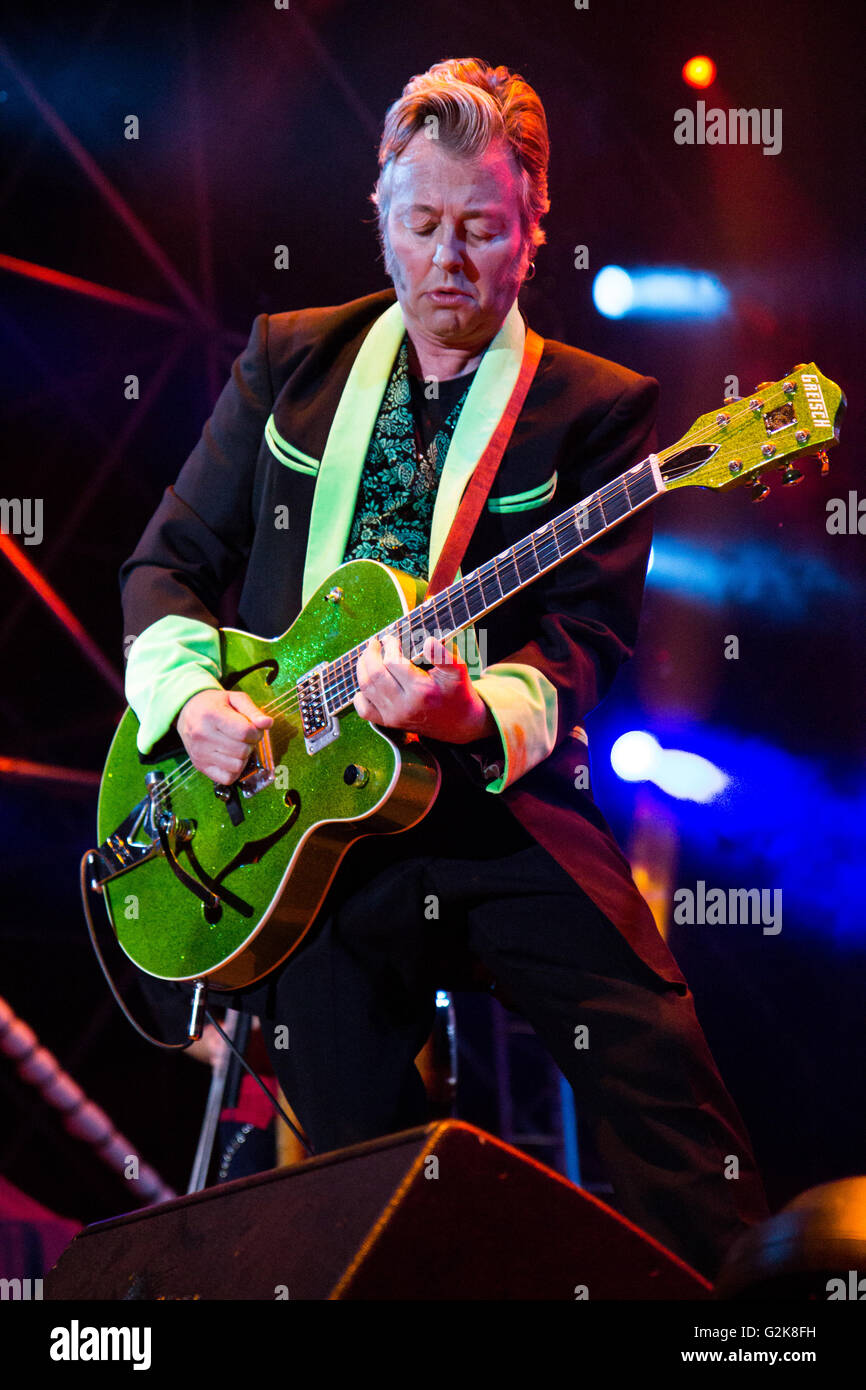 Brian setzer hi-res stock photography and images - Alamy