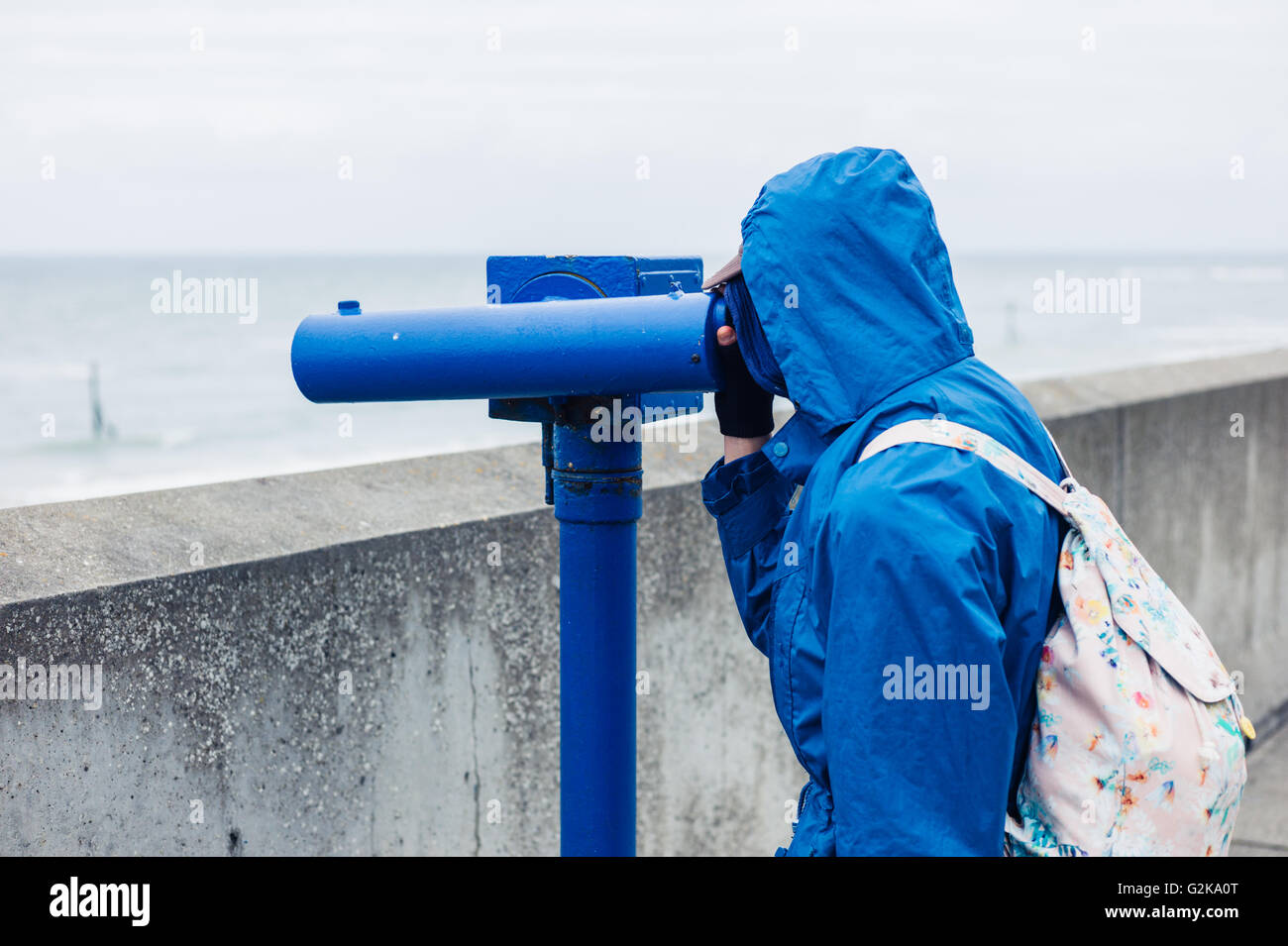 Woman using telescope hi-res stock photography and images - Alamy