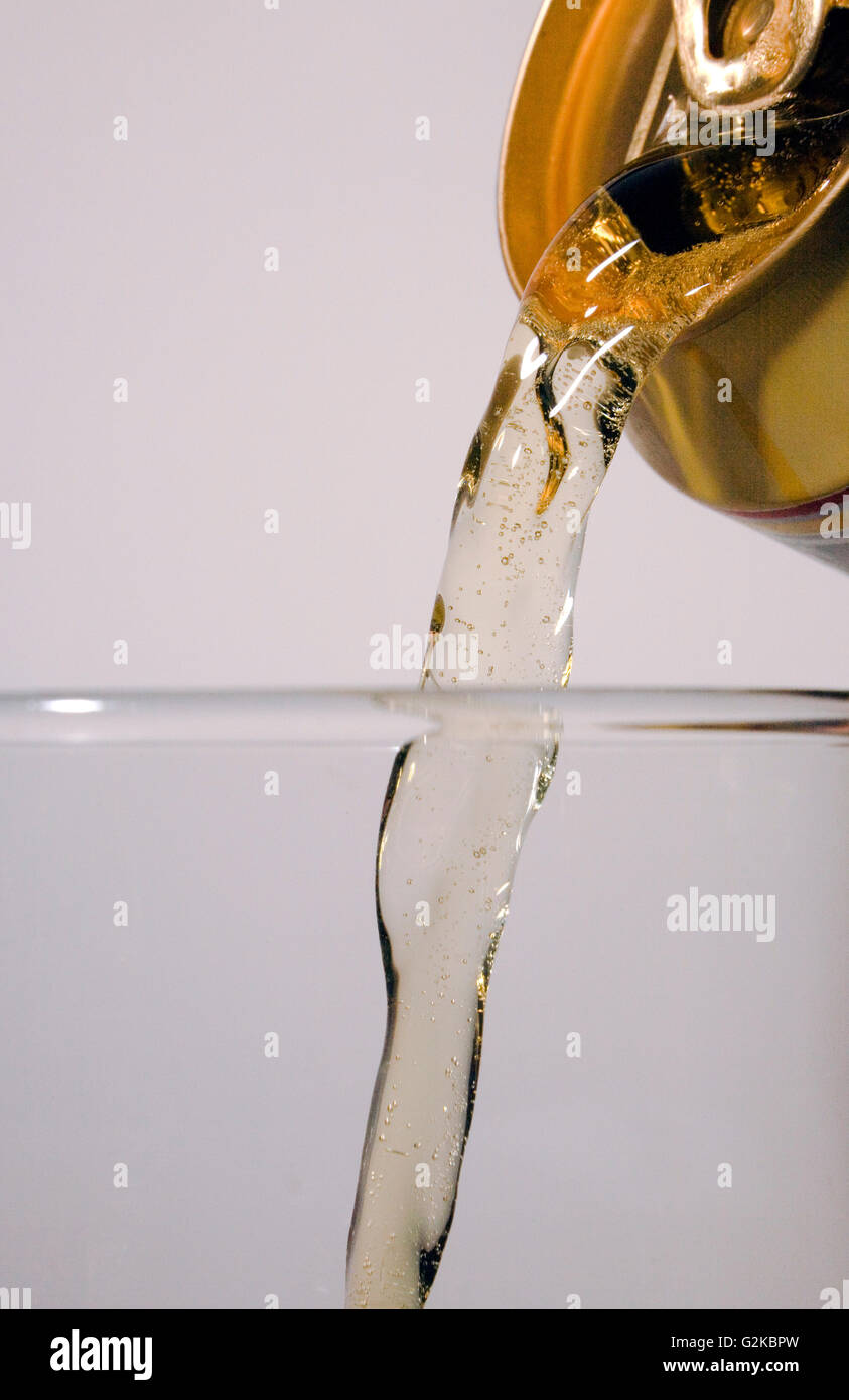 Beer pouring can hi-res stock photography and images - Alamy