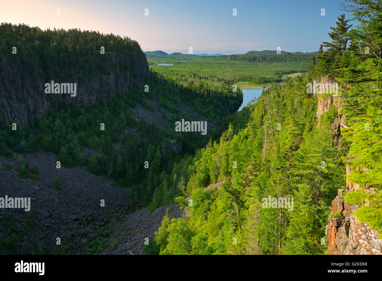 Ouimet Canyon looking towards Lake Superior Ouimet Canyon Provincial ...
