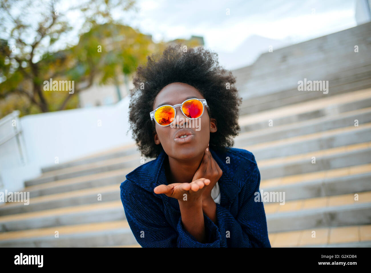 Throwing a kiss hi-res stock photography and images - Alamy
