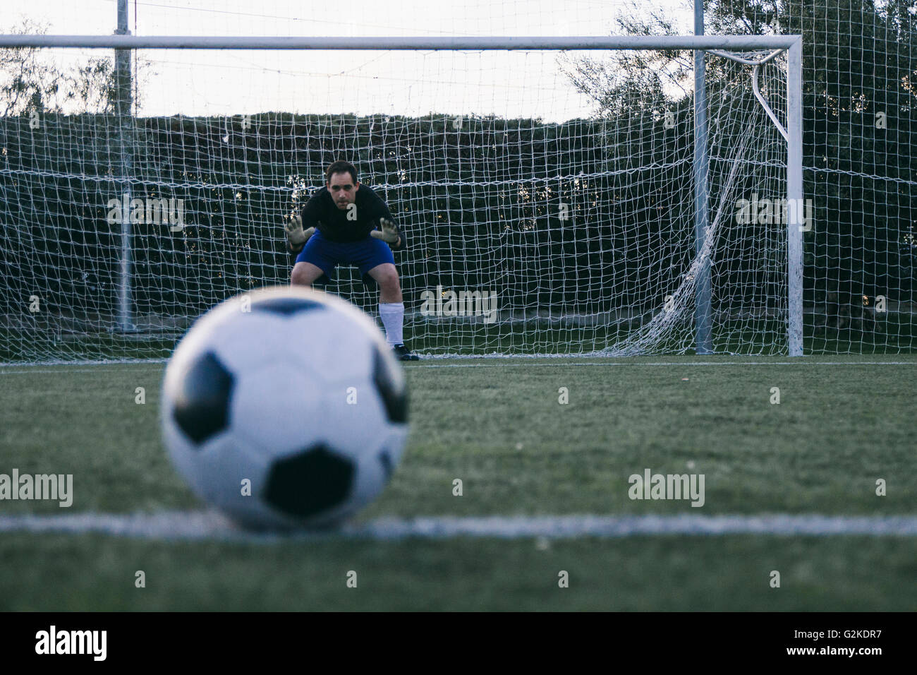 Goalkeeper in front goal hi-res stock photography and images - Alamy
