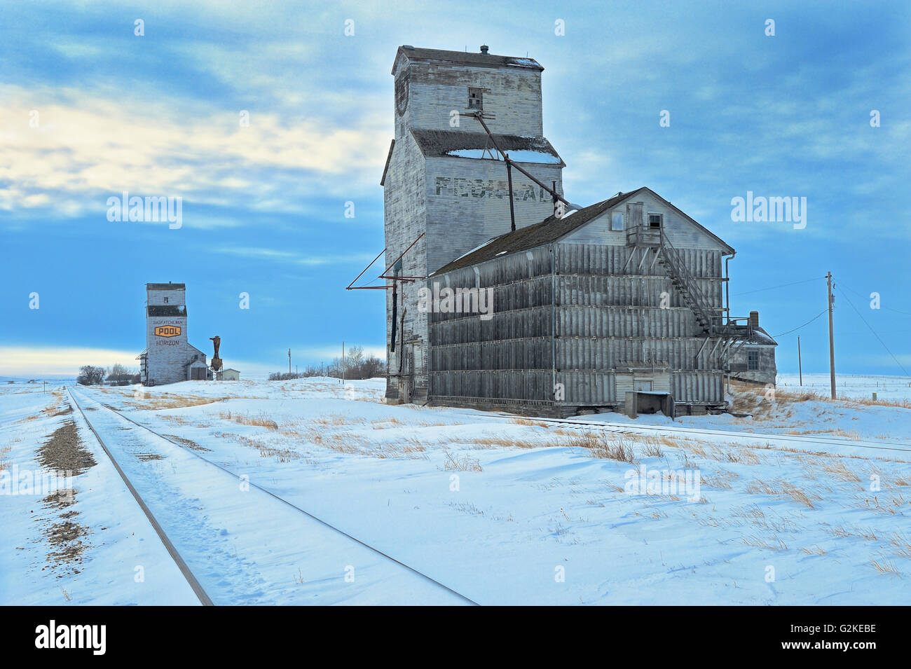 Old grain elevators railway canada hi-res stock photography and images ...