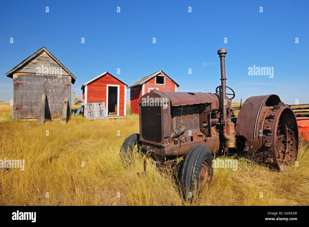 Old tractor and sheds Fusilier Saskatchewan Canada Stock Photo - Alamy