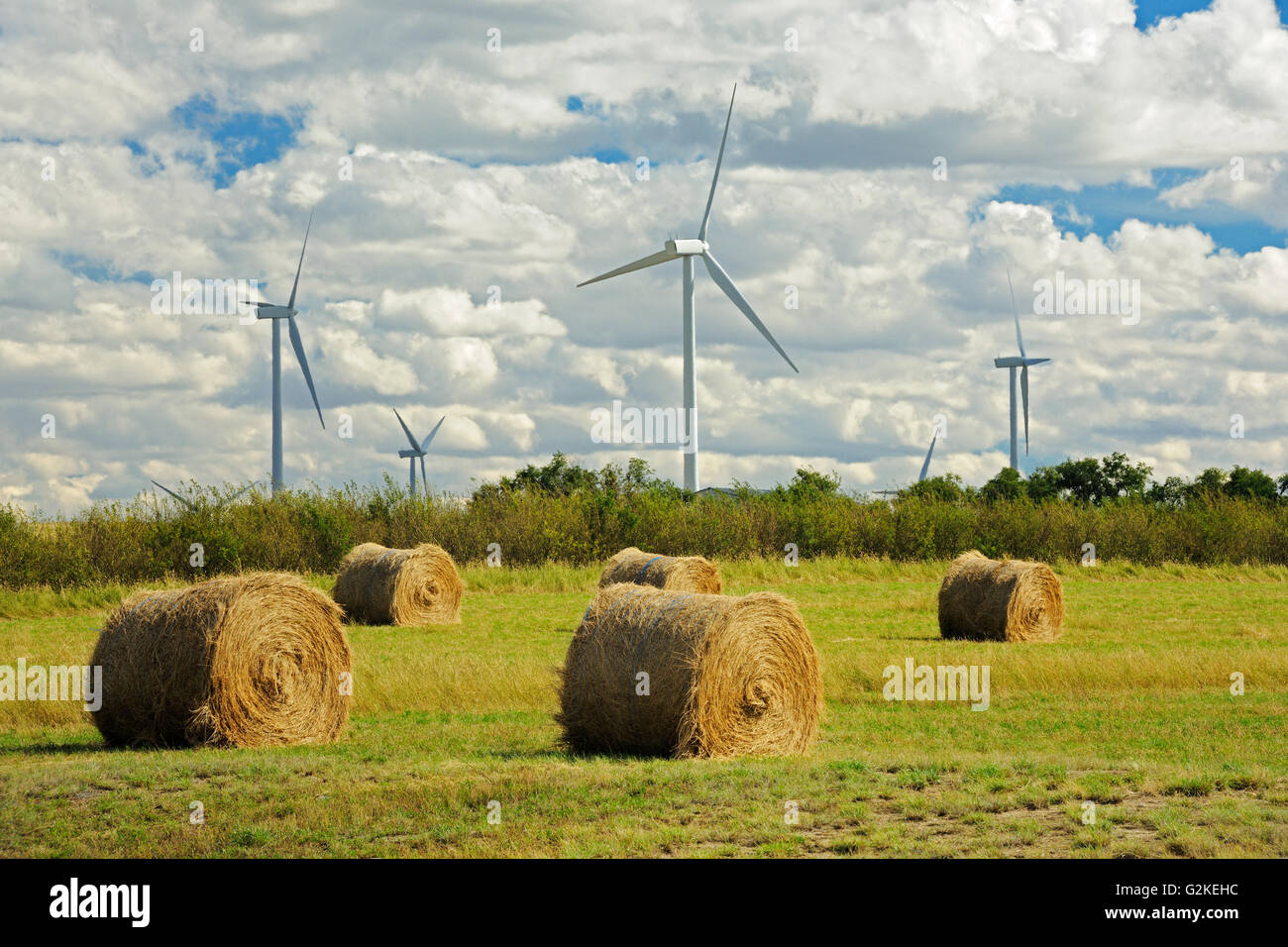 Hay bales and windmill hi-res stock photography and images - Alamy