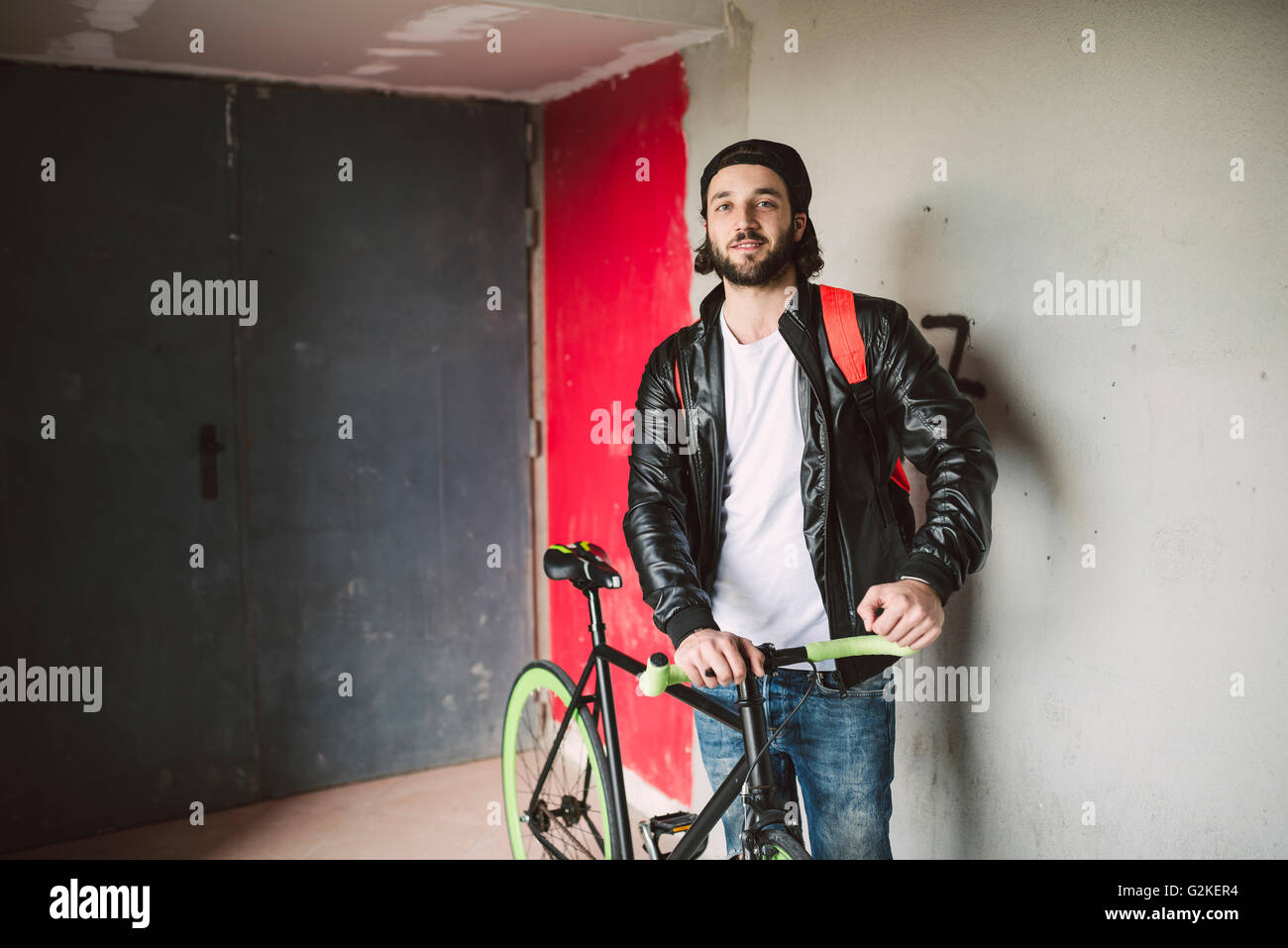 Portrait of young man with fixie bike Stock Photo - Alamy