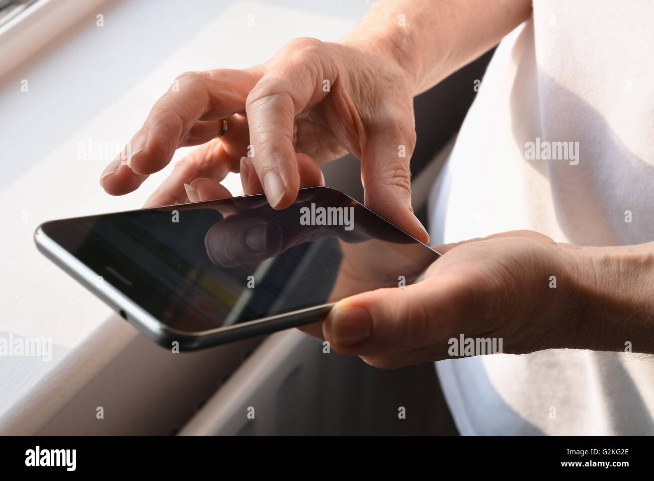 Texting with thumb hi-res stock photography and images - Alamy
