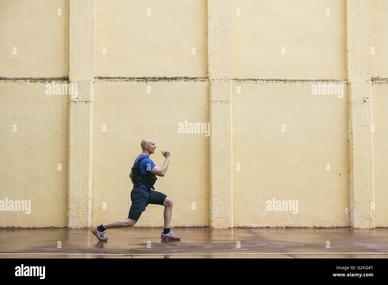 Proper lunge hi-res stock photography and images - Alamy