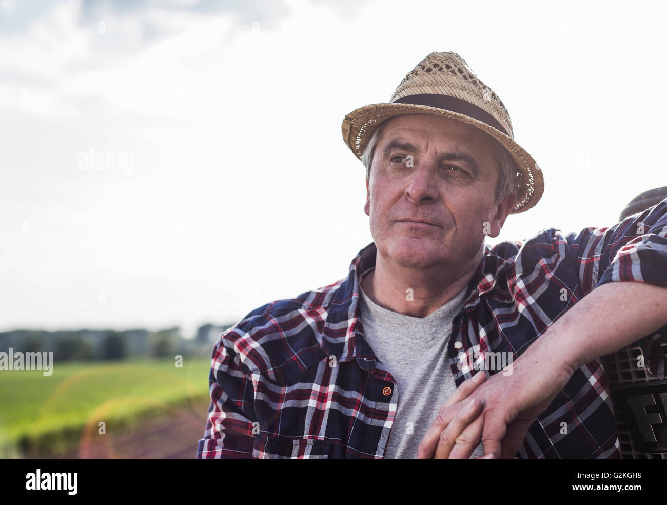Farmer straw hat portrait hi-res stock photography and images - Alamy