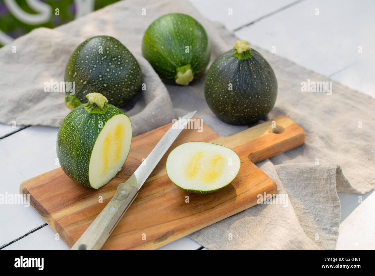 Eight ball courgette hi-res stock photography and images - Alamy