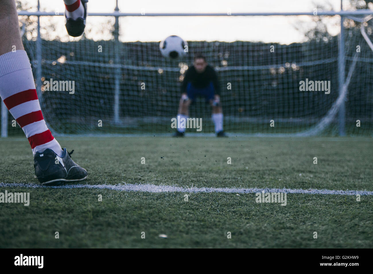 Footnball player hi-res stock photography and images - Alamy