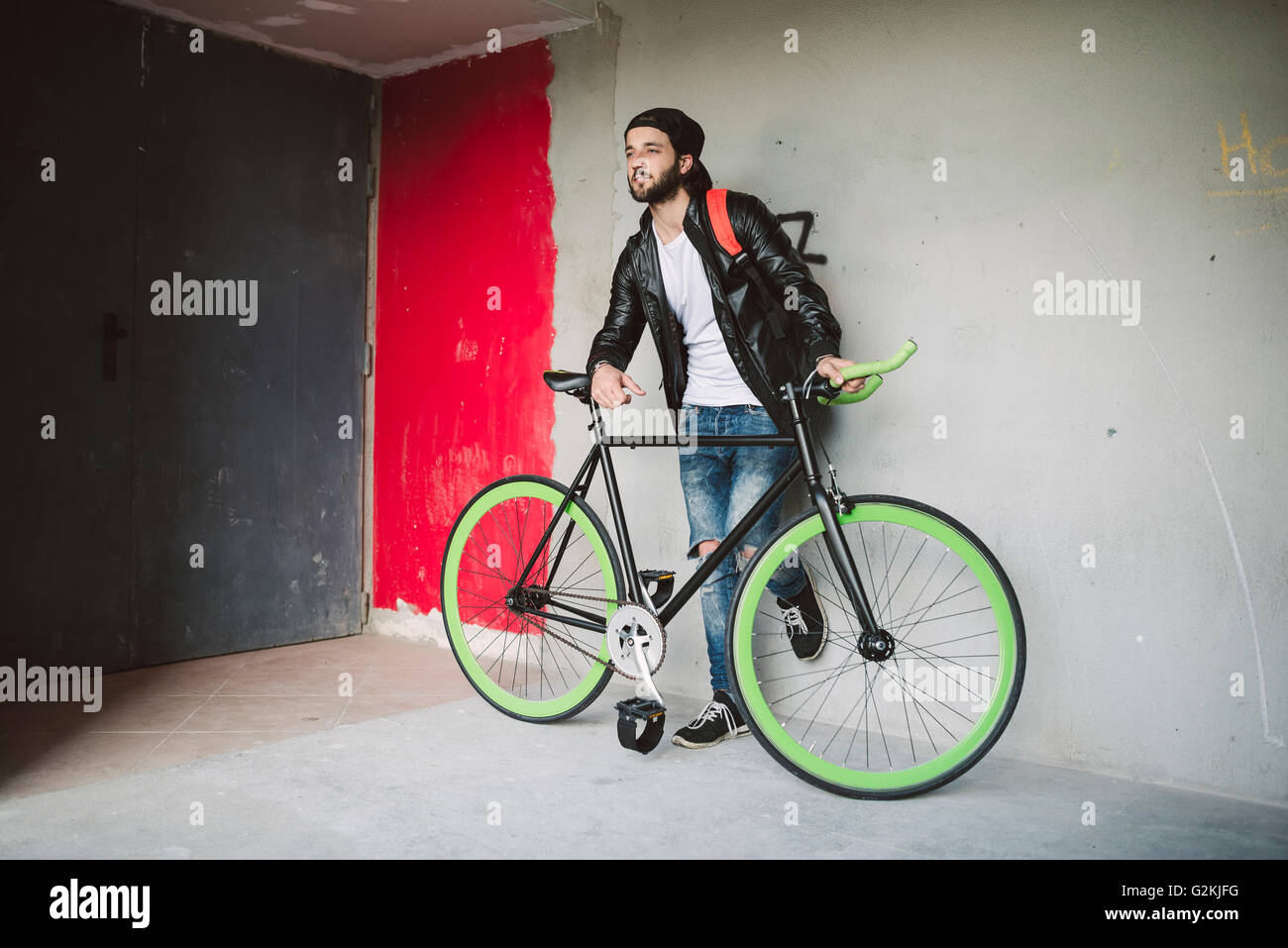 Young man with fixie bike Stock Photo - Alamy