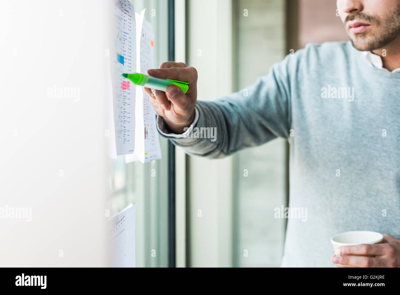 Man papers marking hi-res stock photography and images - Alamy