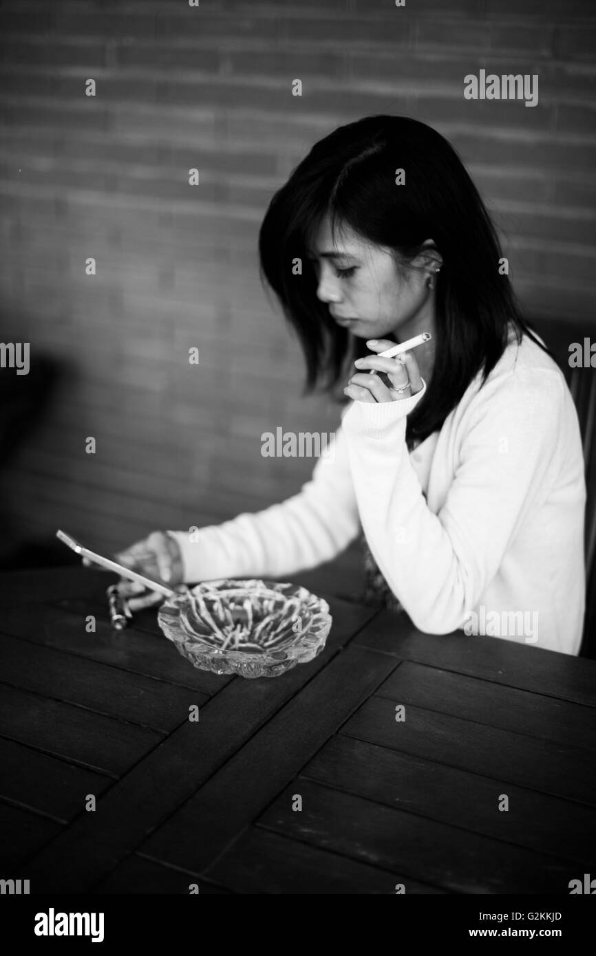 Lifestyle smartphone Black and White Stock Photos & Images - Alamy