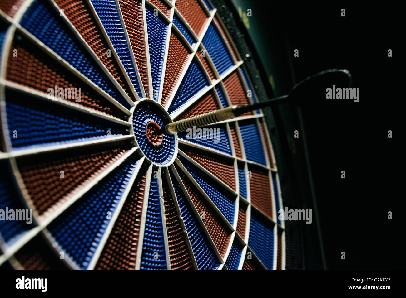 Dartboard center dart hi-res stock photography and images - Alamy