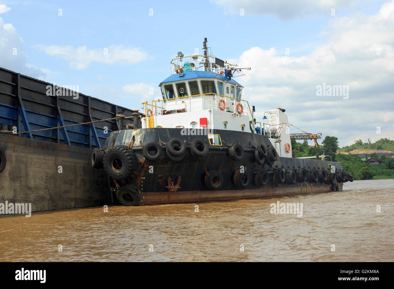 Tug tugboat tow towing barge hi-res stock photography and images - Alamy