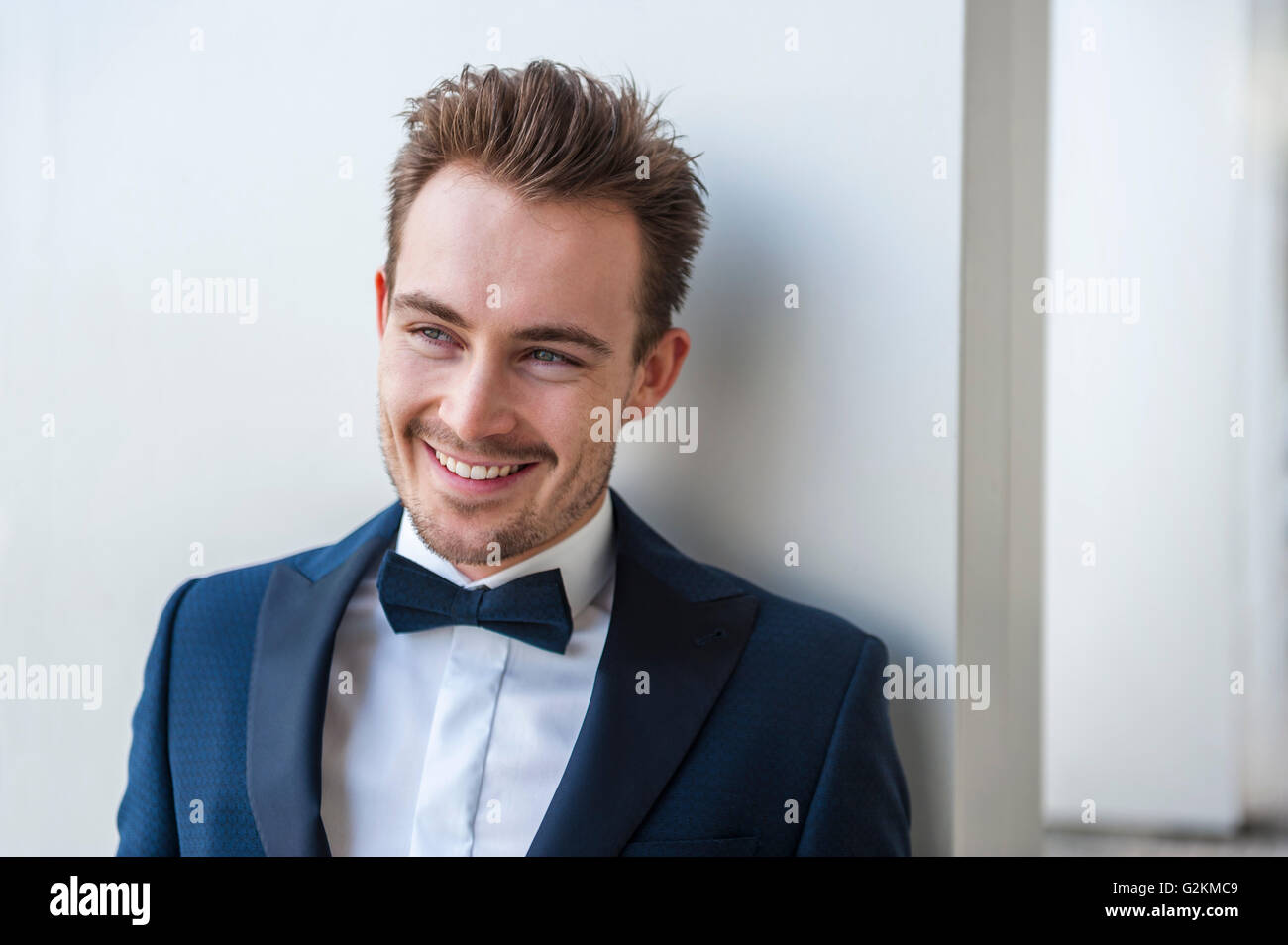 Wearing suit and tie hi-res stock photography and images - Alamy