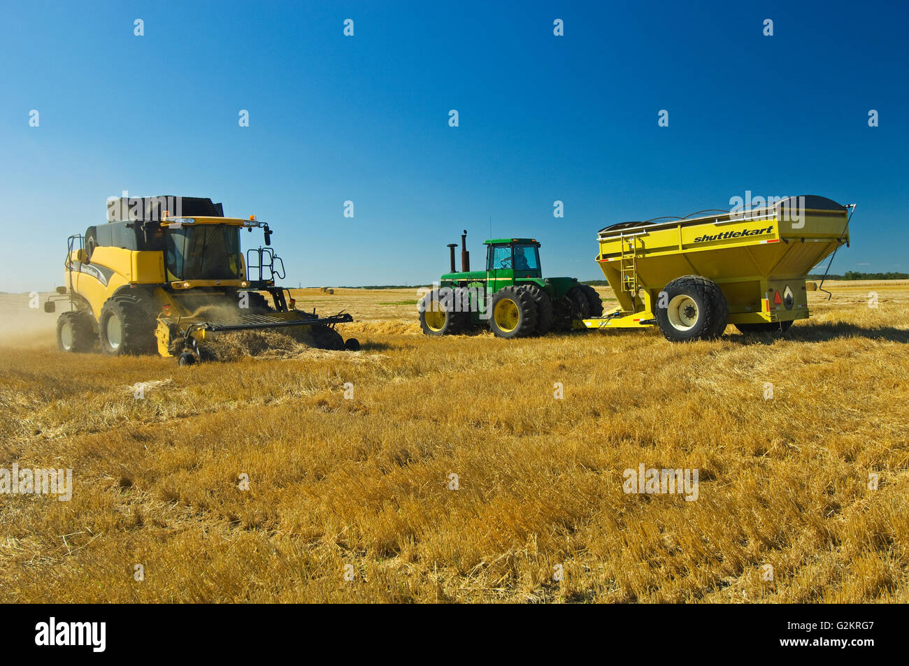 Harvesting 2 row barley hi-res stock photography and images - Alamy