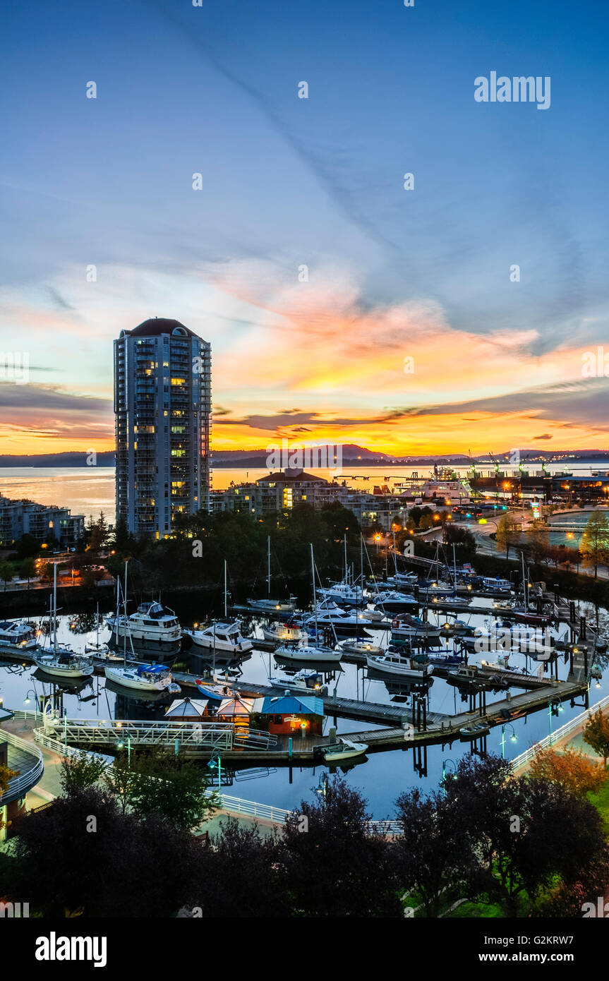 Waterfront buildings in high rise building hi-res stock photography and ...