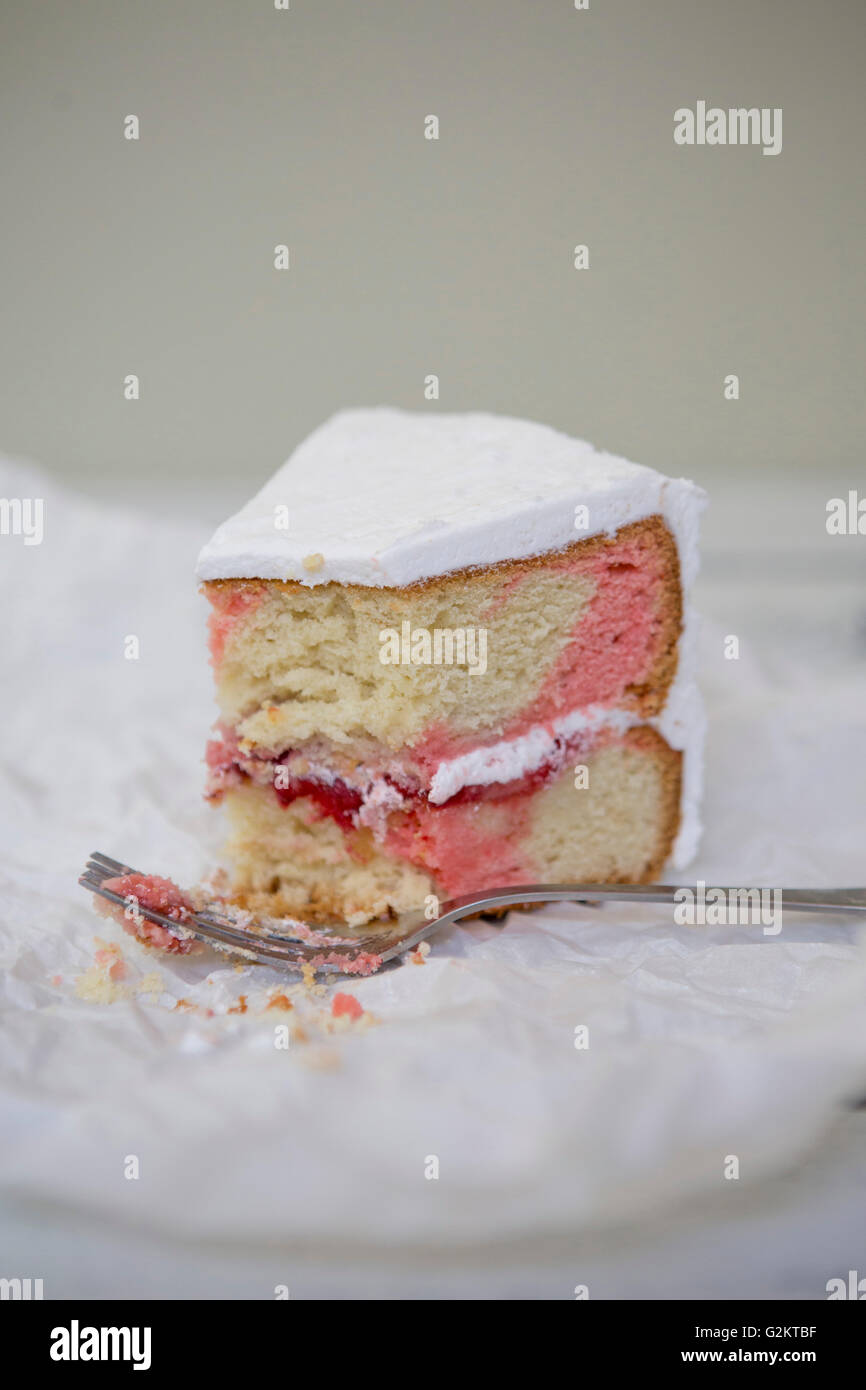 Strawberry cake slice hi-res stock photography and images - Alamy