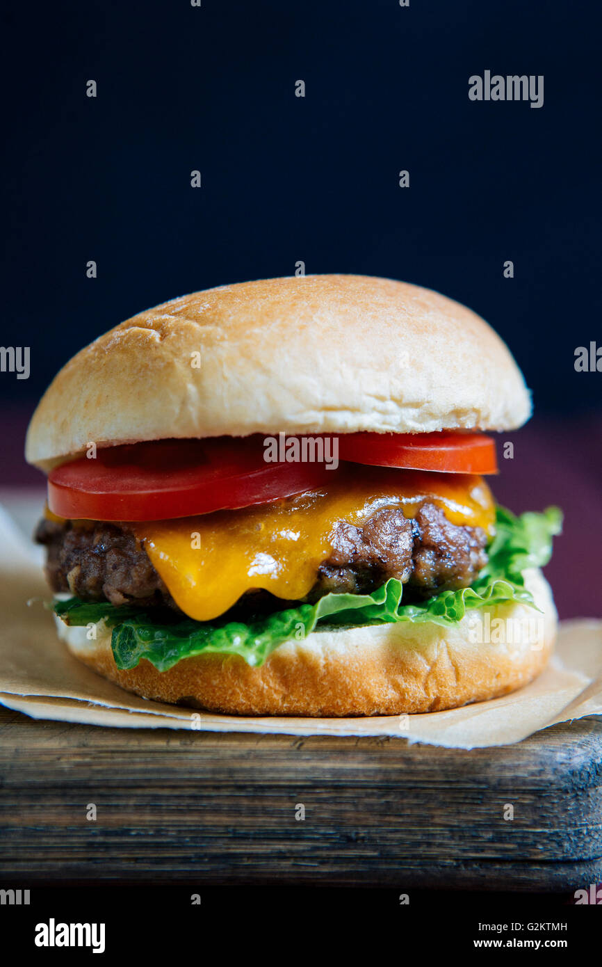 Cheeseburger hamburger hi-res stock photography and images - Alamy