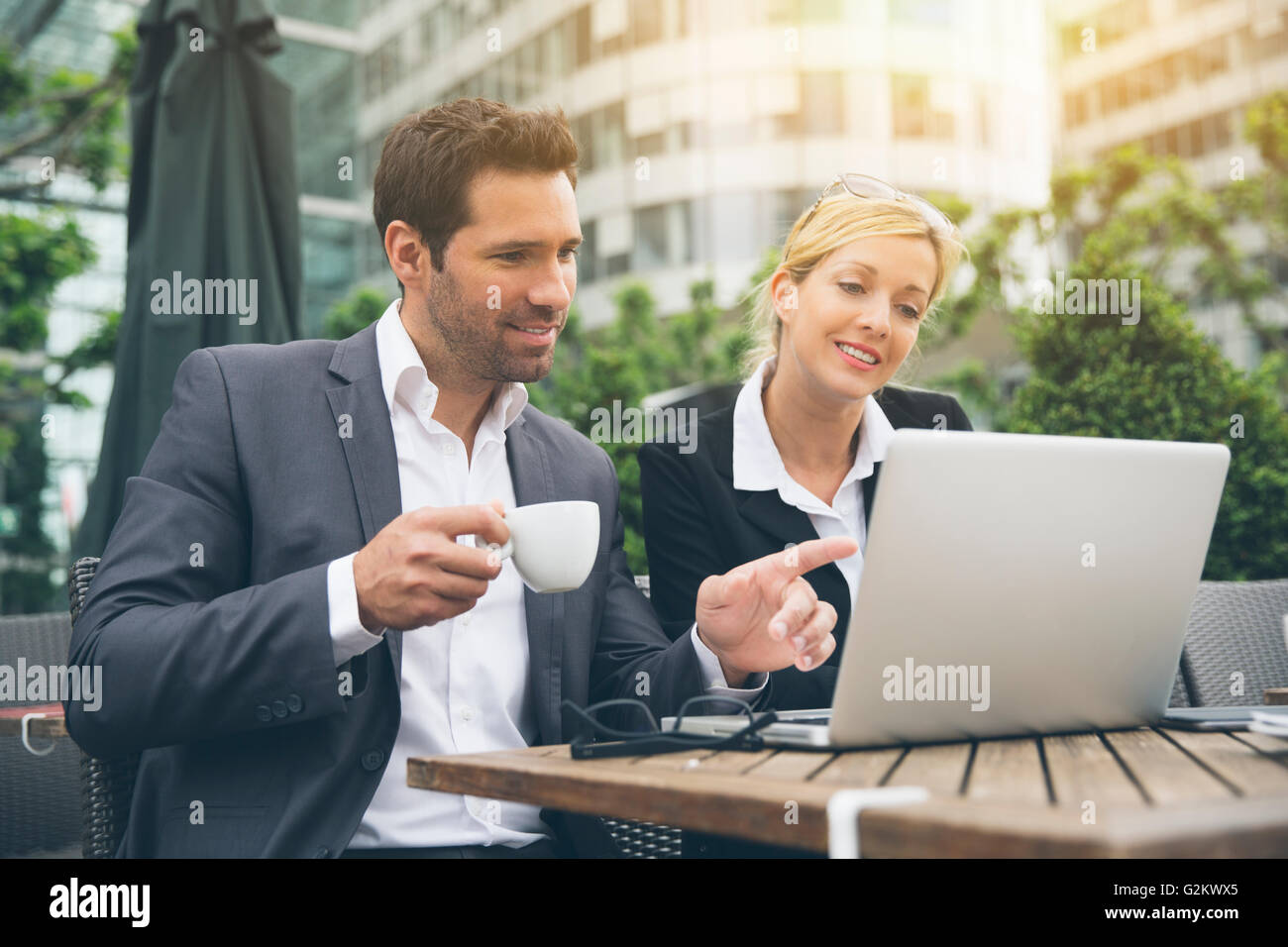 Business people coffee table hi-res stock photography and images - Alamy